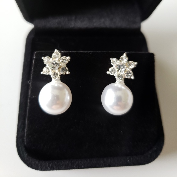 Cas & Lyn | Jewelry | Nwt Stella Stud | Poshmark